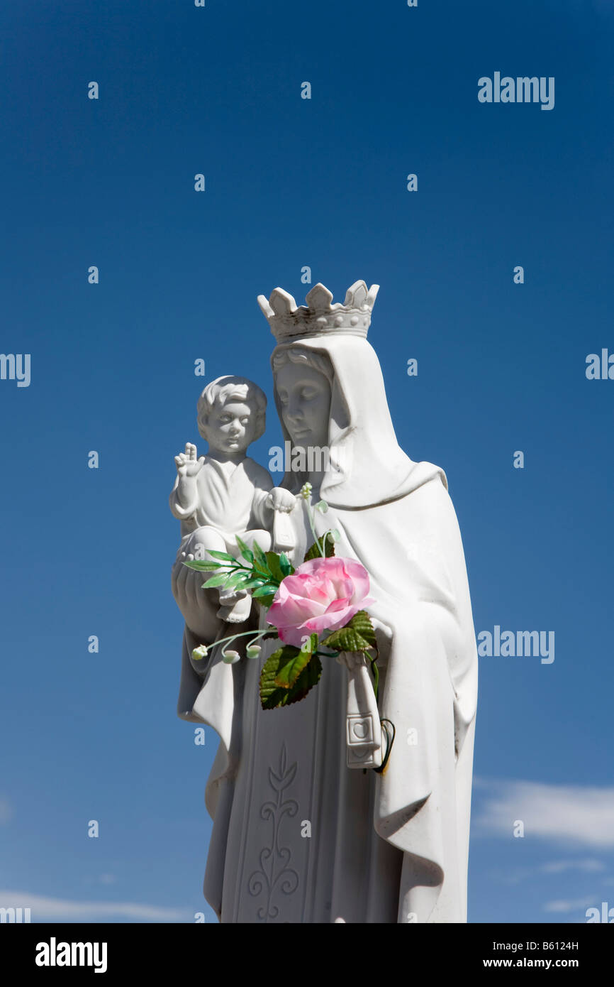 Virgin Mary and baby Jesus, statue, main cemetery of Merida, Venezuela ...