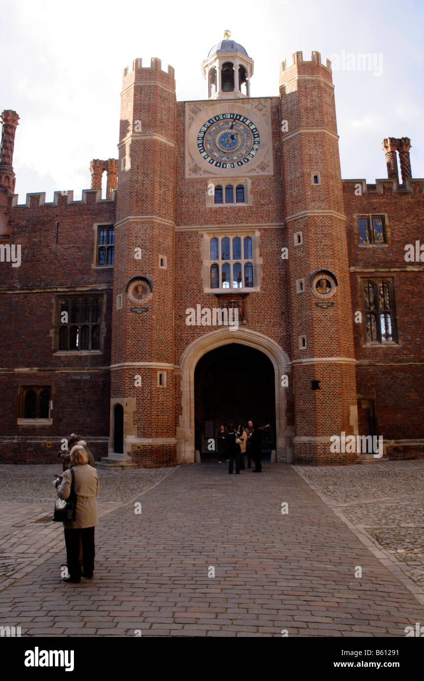 Hampton court palace clock court hi-res stock photography and images ...