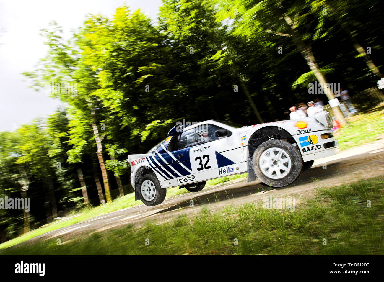 FORD RS200 GETS AIRBORNE ON GOODWOOD RALLY STAGE Stock Photo - Alamy