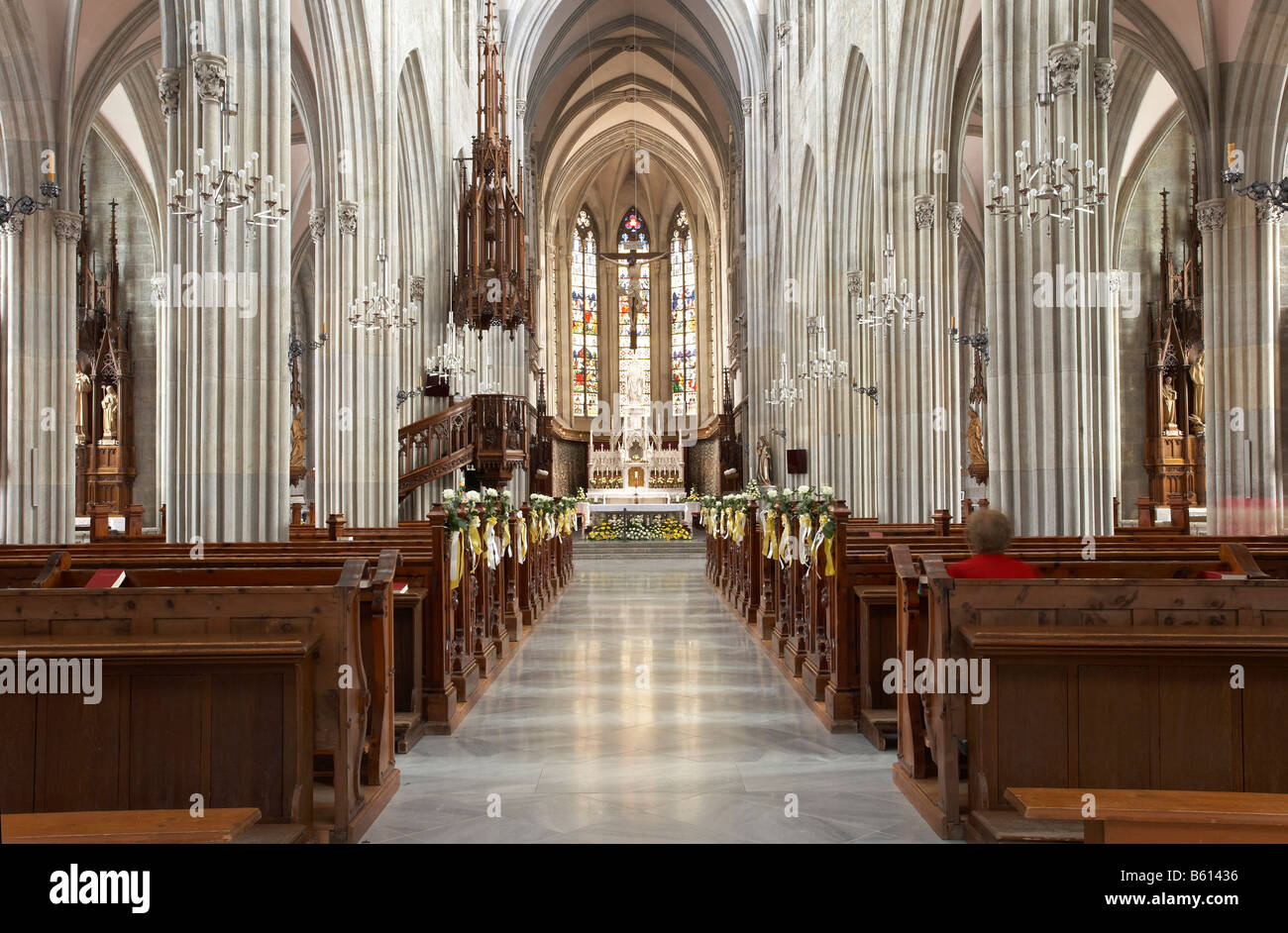 Church interior with wooden pews and beams hi-res stock photography and ...
