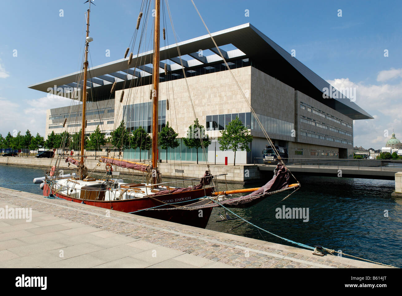 House boat sailing hi-res stock photography and images - Alamy