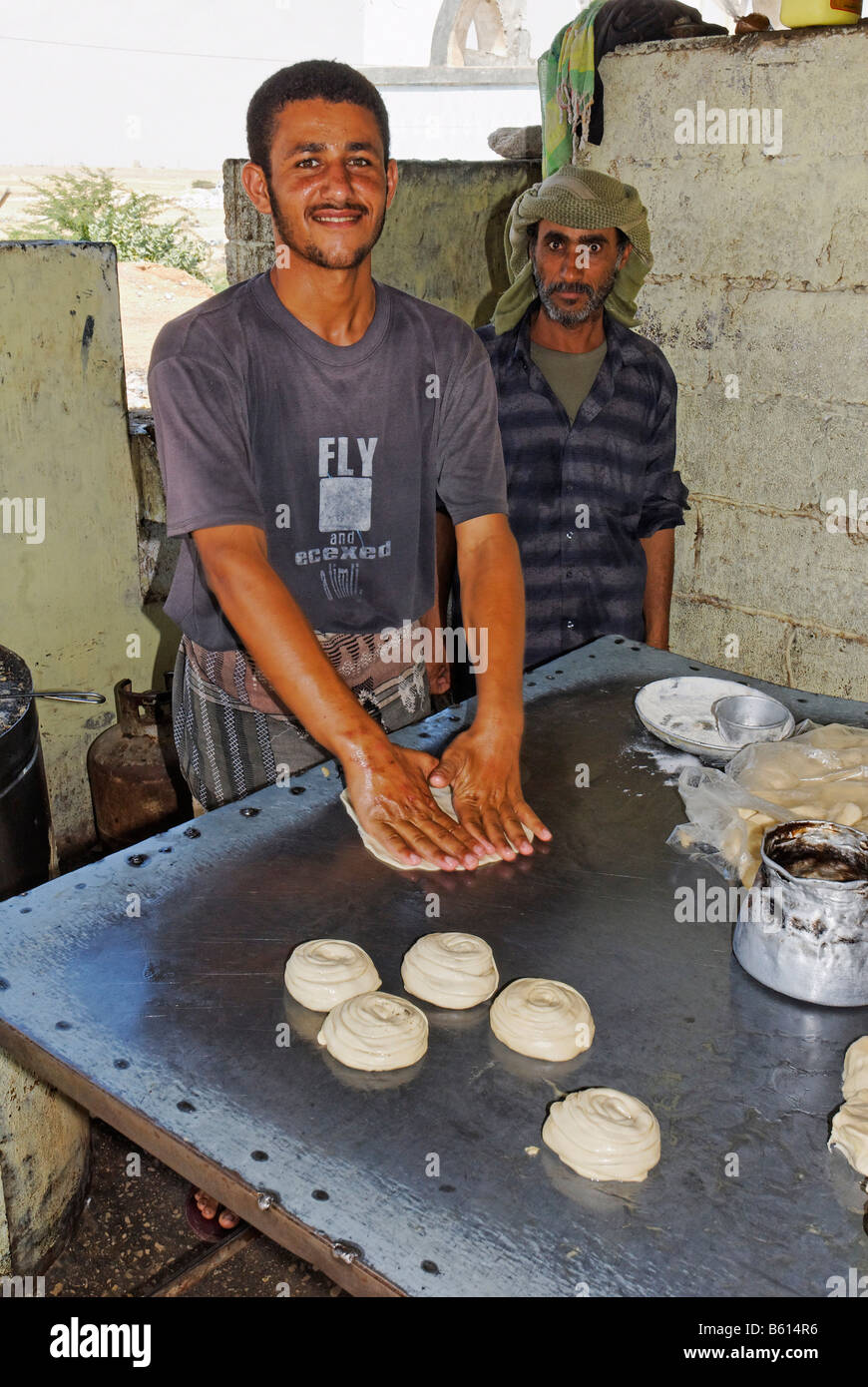Baker, Bakery in Yemen, Arabia, Arabian Peninsula, Middle East Stock ...