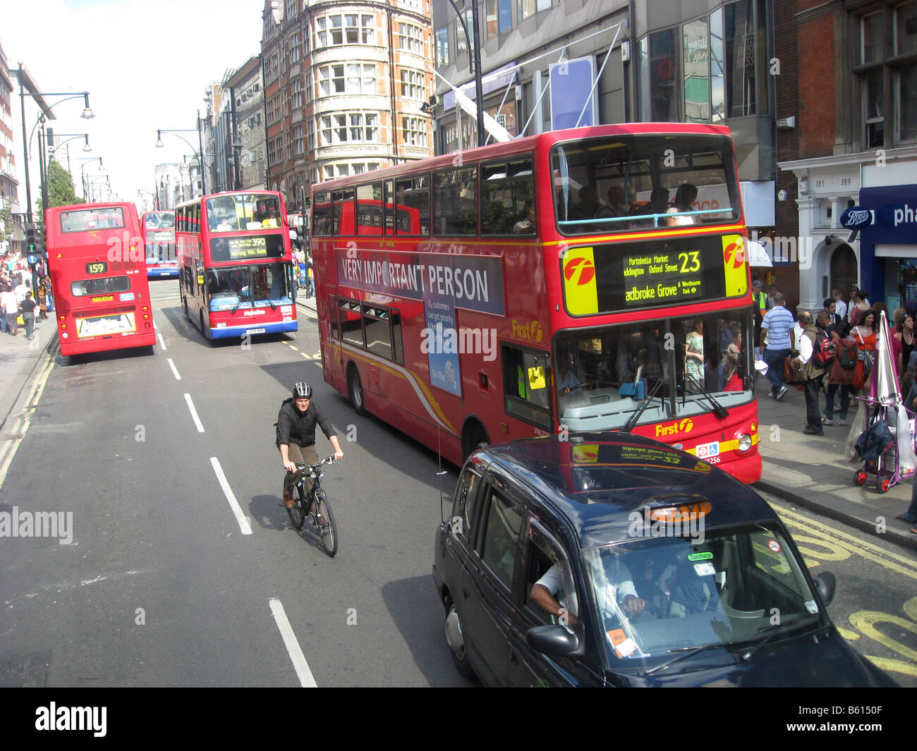 Buses in uk hi-res stock photography and images - Alamy