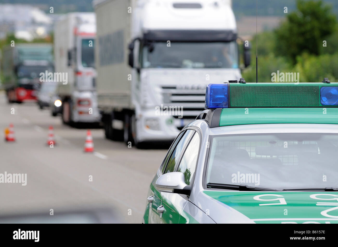 Police car on the freeway hi-res stock photography and images - Alamy