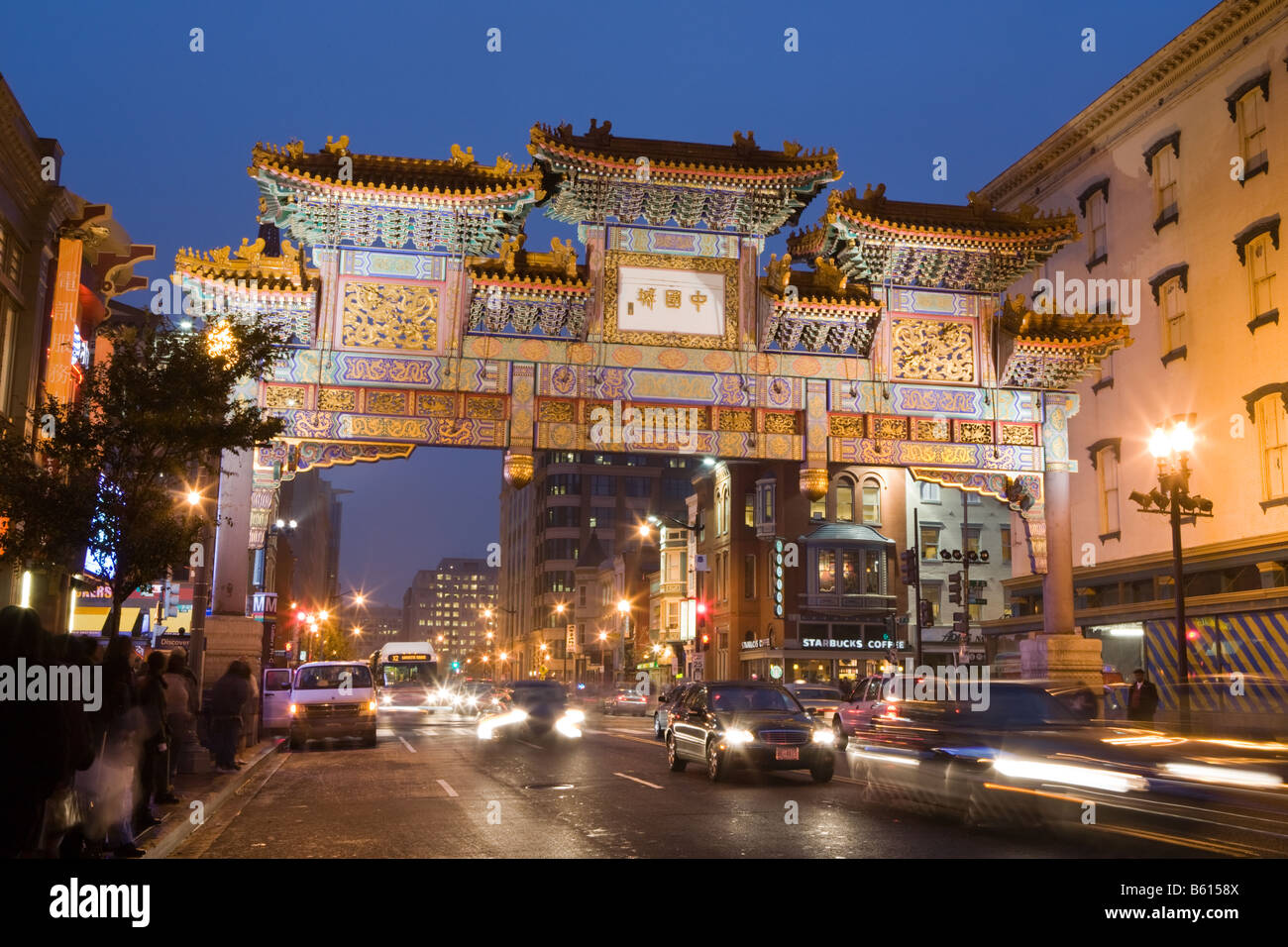 Chinatown friendship arch hi-res stock photography and images - Alamy