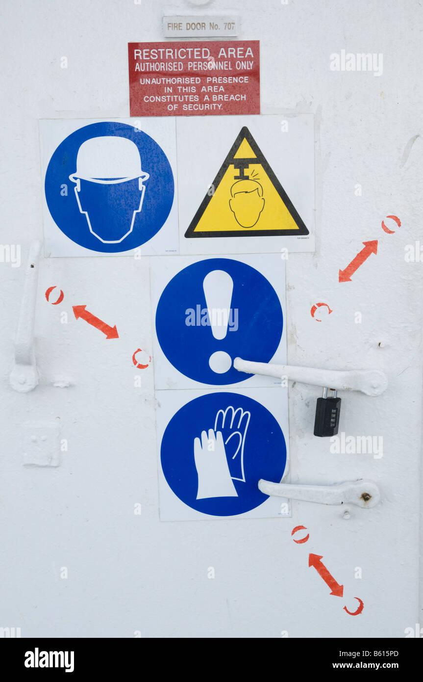 Signs on a door hi-res stock photography and images - Alamy
