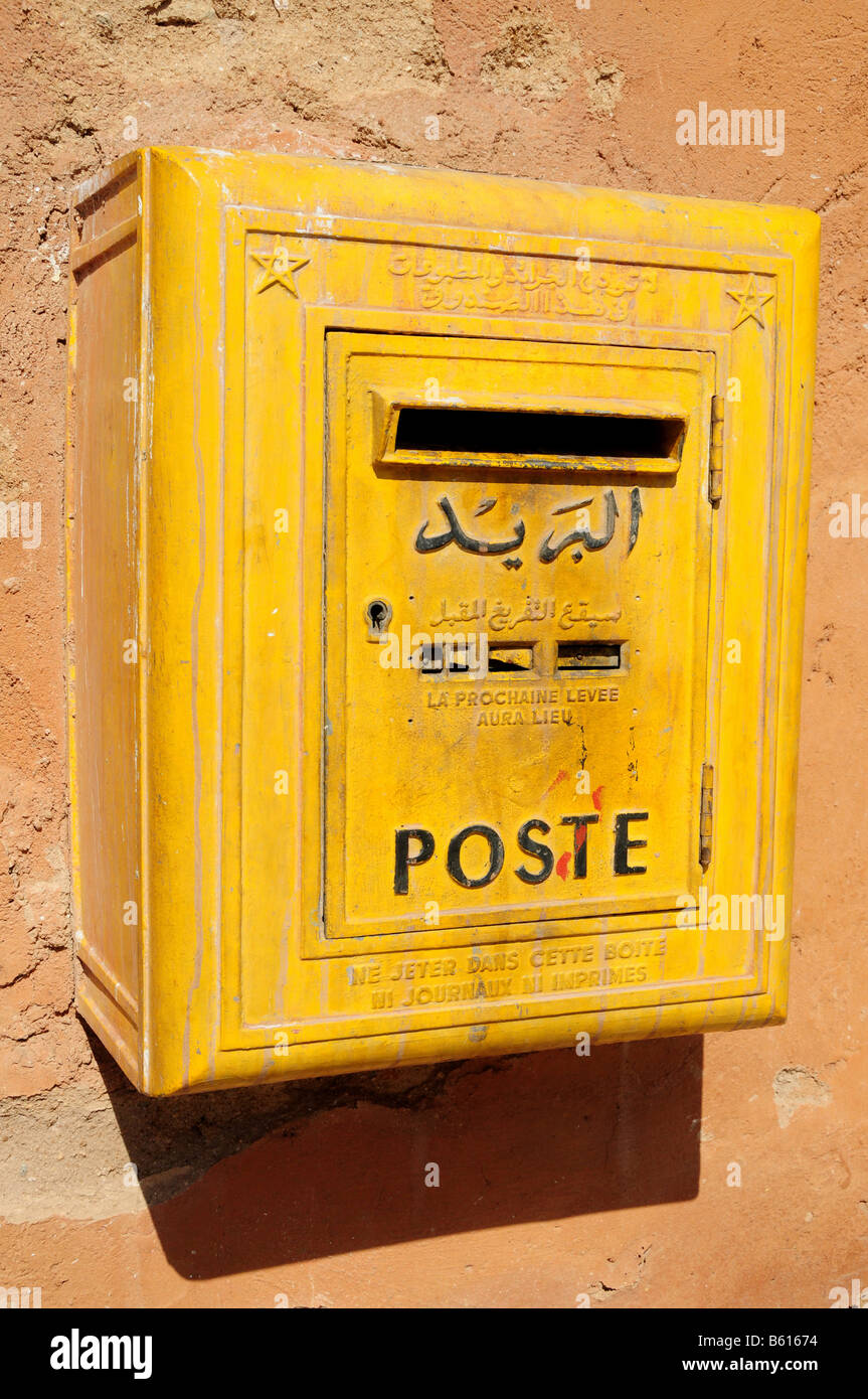 Royal mail post boxes hi-res stock photography and images - Alamy