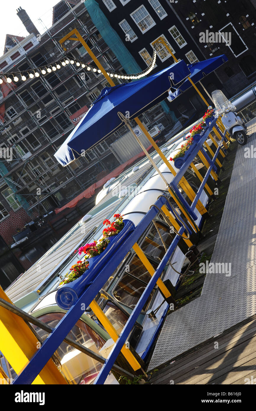 Amsterdam canal boat docks city centre Stock Photo - Alamy