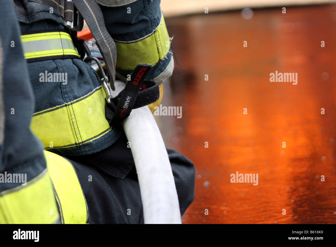 Put out fire hi-res stock photography and images - Alamy