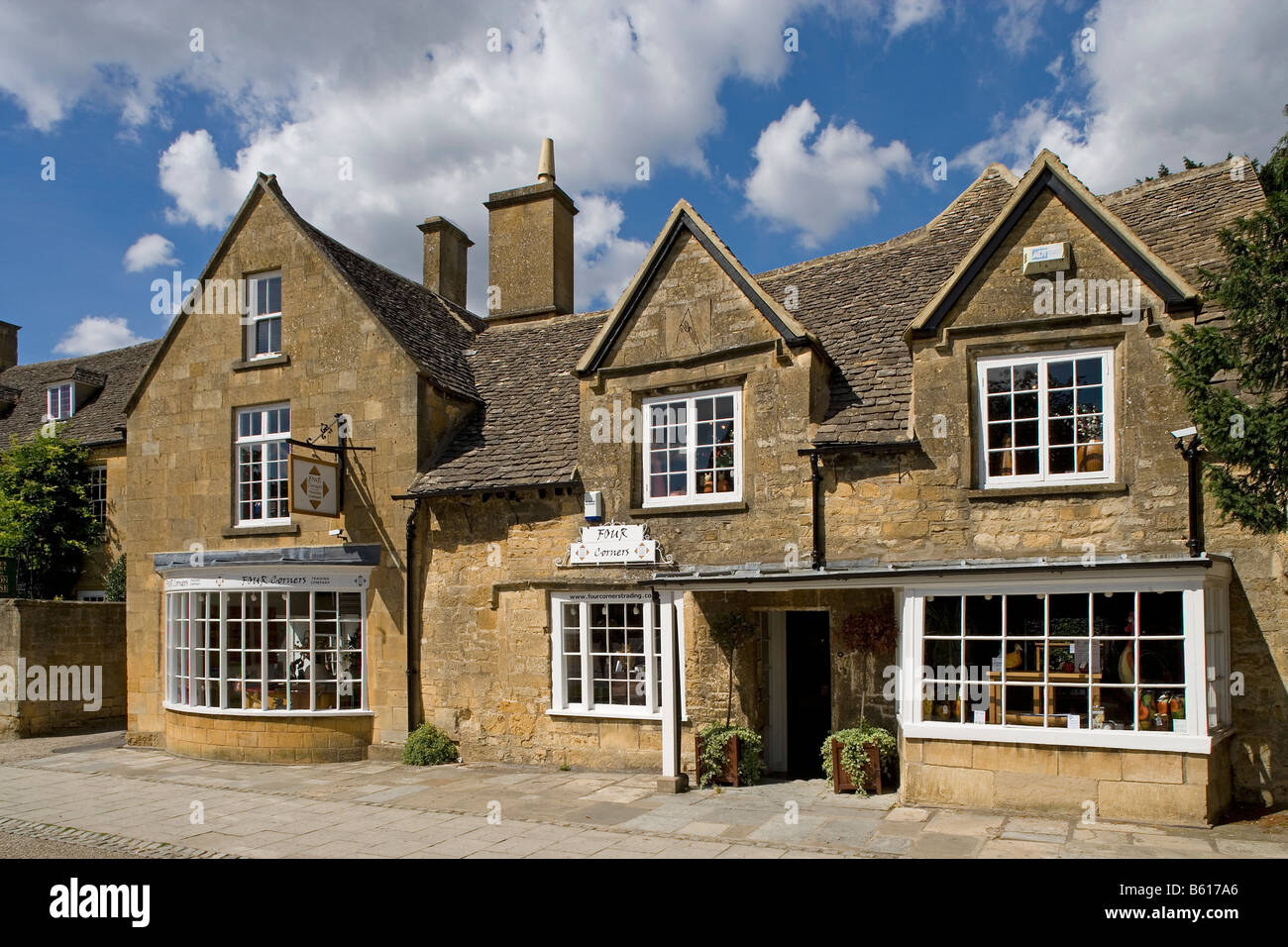 Broadway town center typical houses constructed in golden limestone ...