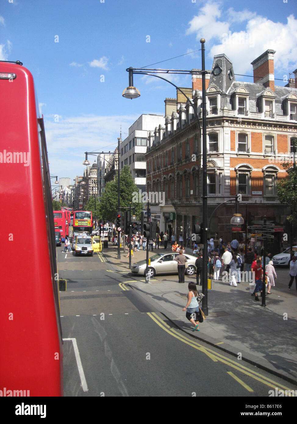Red london buses hi-res stock photography and images - Alamy