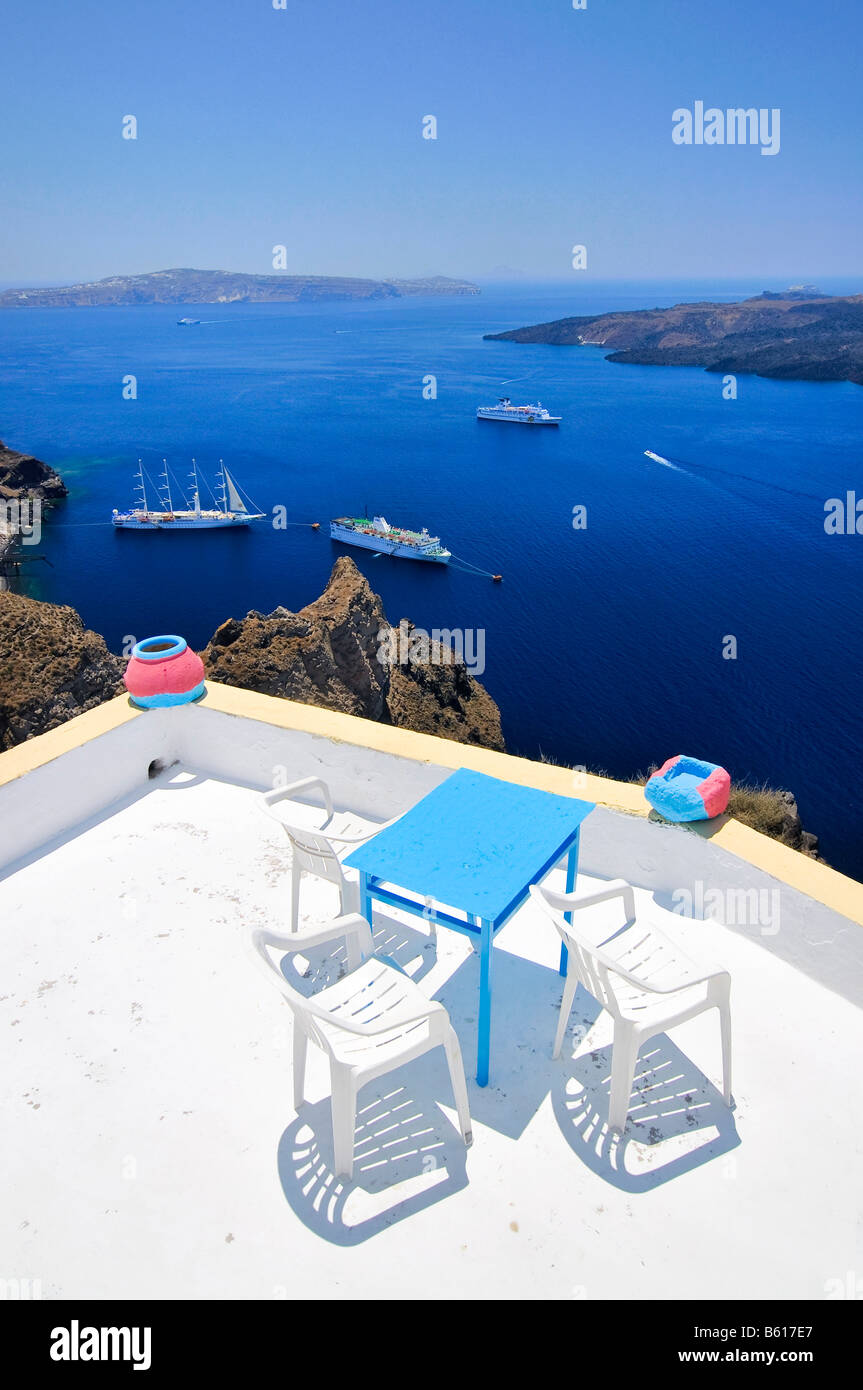 Blue sailing ships hi-res stock photography and images - Alamy