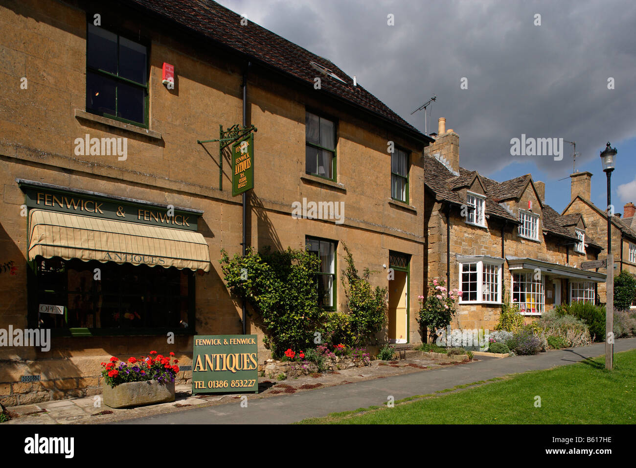 Broadway town center typical houses constructed in golden limestone ...