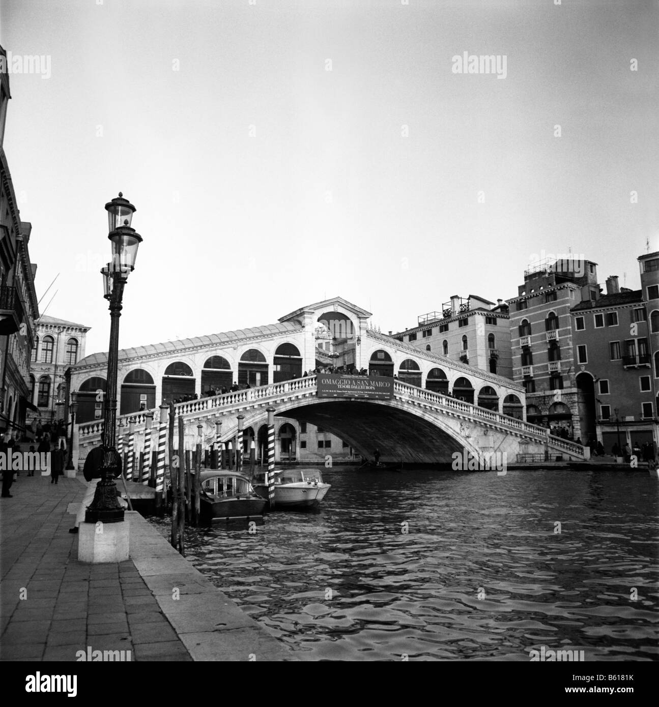 Venezia Ponte di Rialto Stock Photo - Alamy