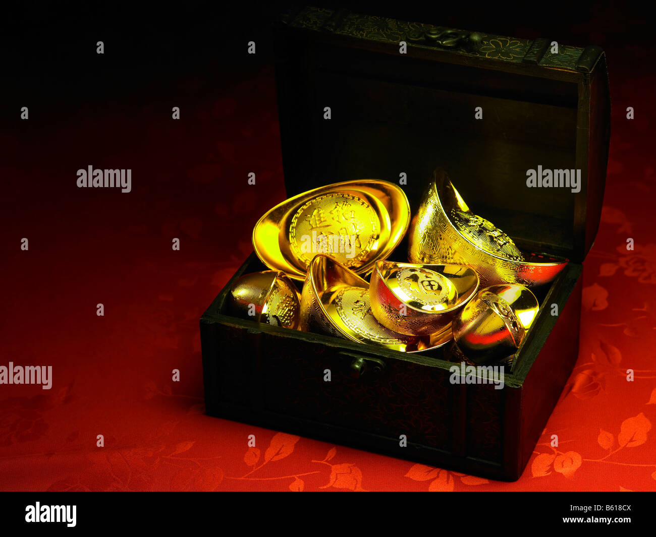 a box of gold ingots Stock Photo - Alamy
