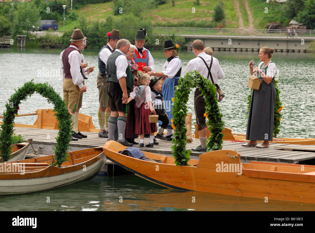 Church boats, barges and historic costumes at the Alt-Schliersee ...
