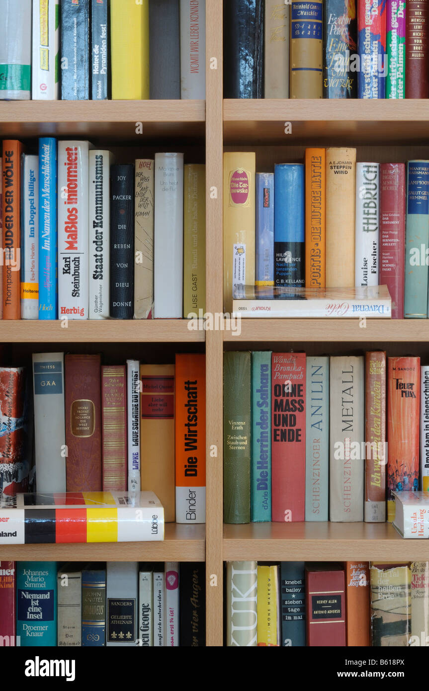 Book spines shelf hi-res stock photography and images - Alamy