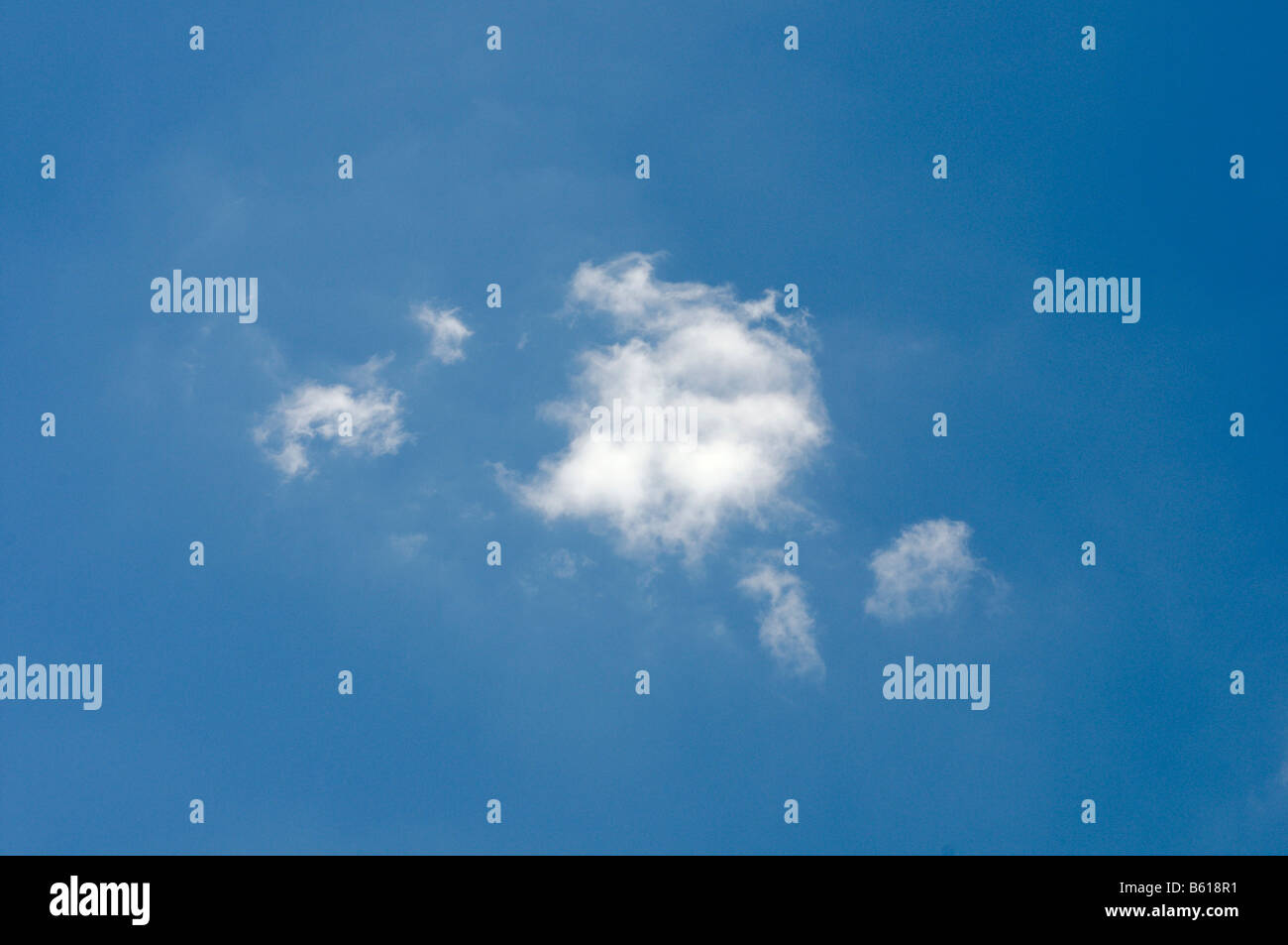 Little cumulus cloud hi-res stock photography and images - Alamy