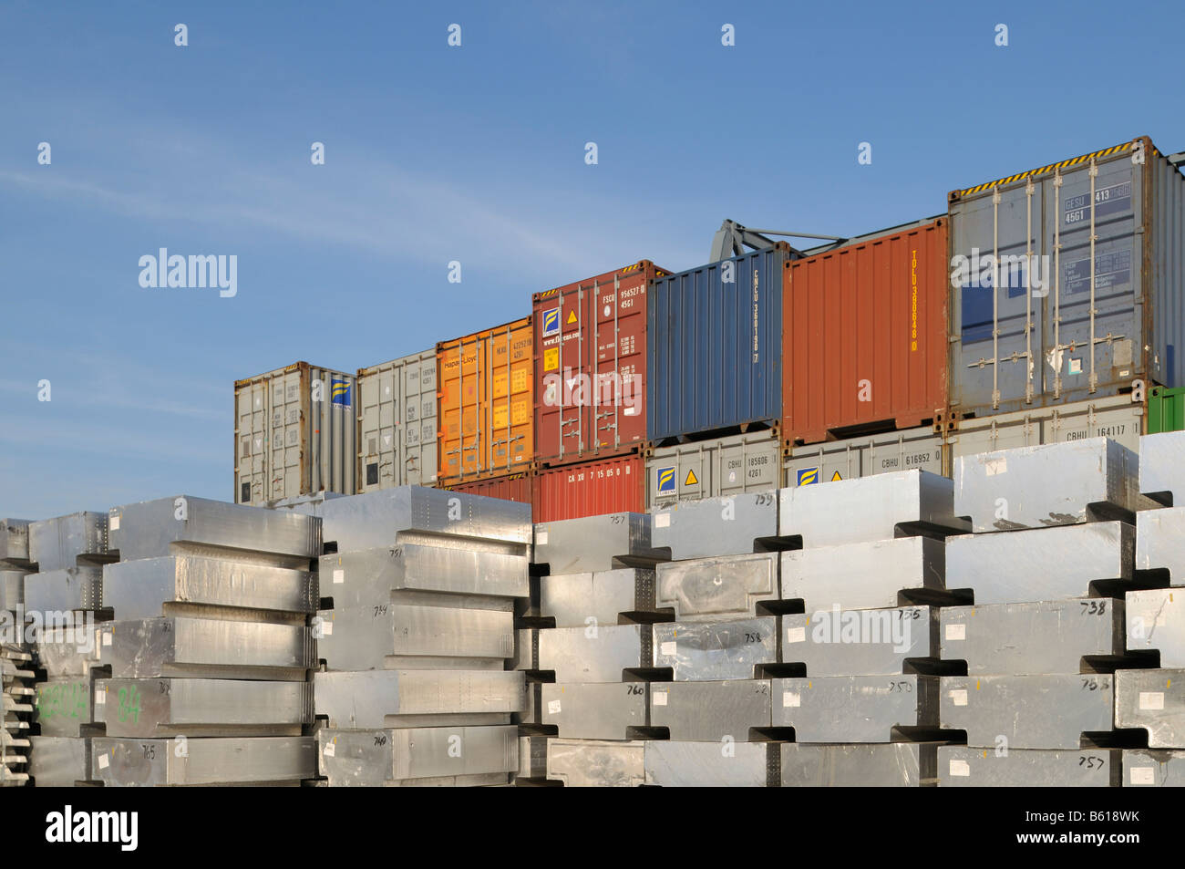 Freight handling hi-res stock photography and images - Alamy