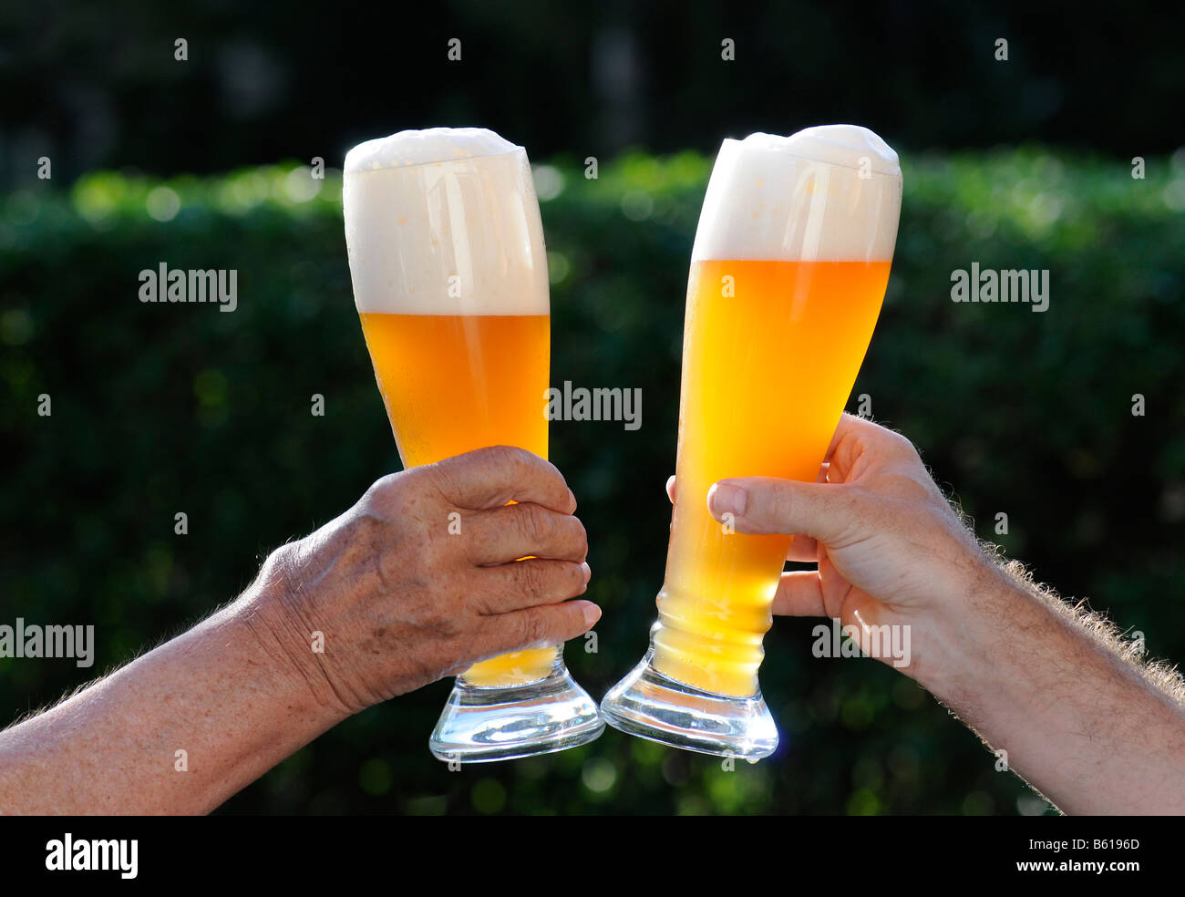 Beer mugs clink hi-res stock photography and images - Alamy