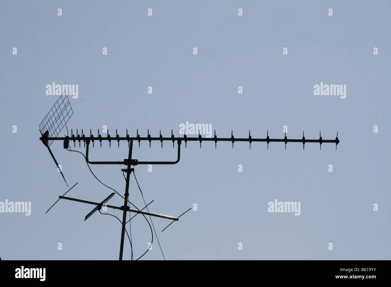 Tv aerials antenna roof top hi-res stock photography and images - Alamy