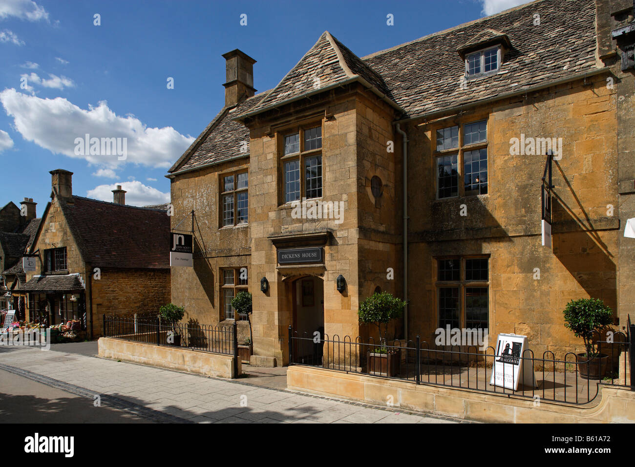 Broadway town center typical houses constructed in golden limestone ...