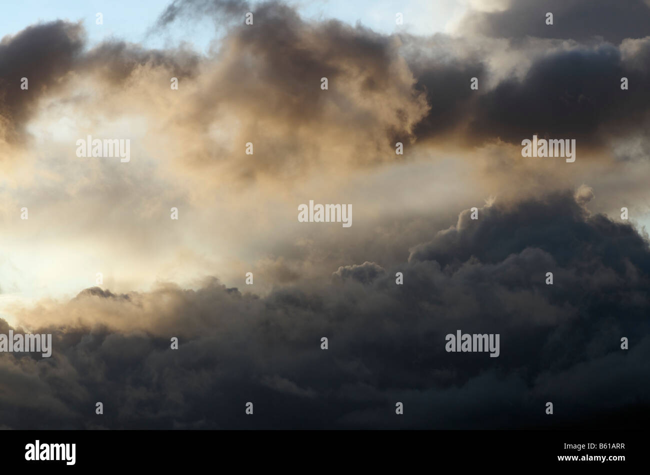 Dark cloud formation hi-res stock photography and images - Alamy