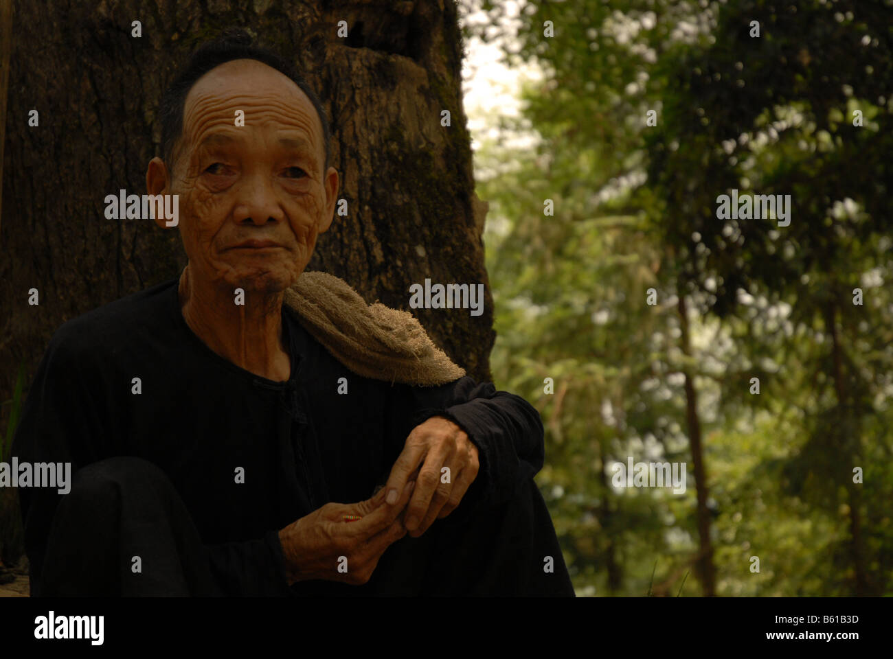 Hmong man china hi-res stock photography and images - Alamy