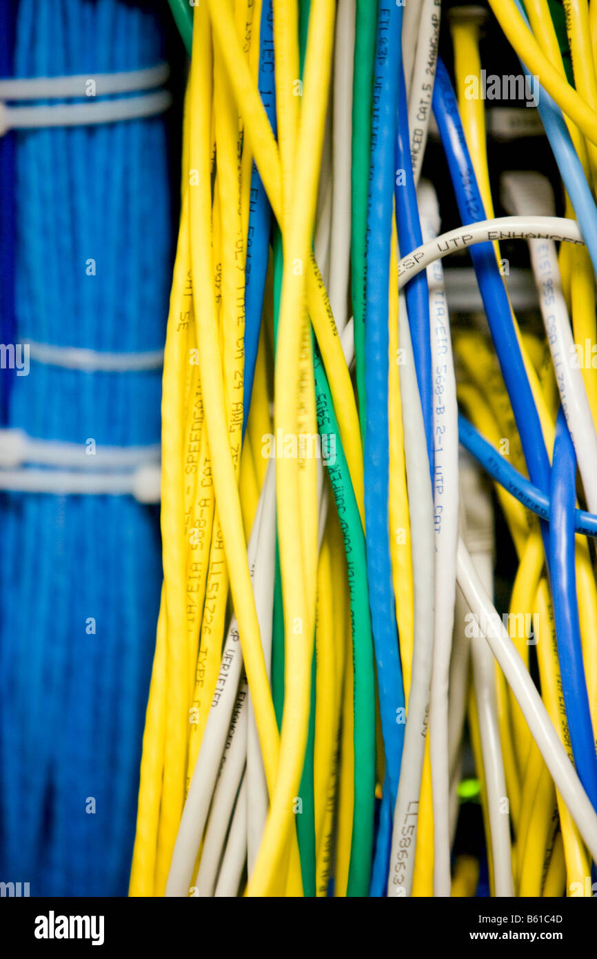 Jumbled cables hi-res stock photography and images - Alamy