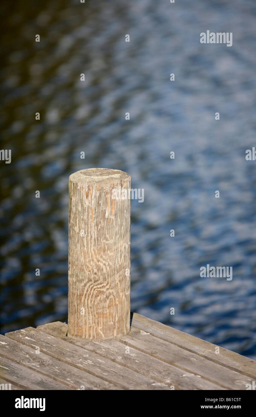Wooden mooring bollard at pier corner Stock Photo - Alamy