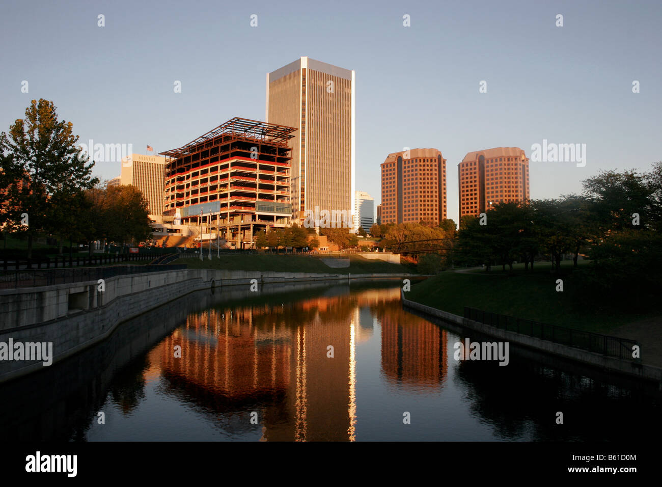 Richmond Virginia skyline with reflection Stock Photo - Alamy