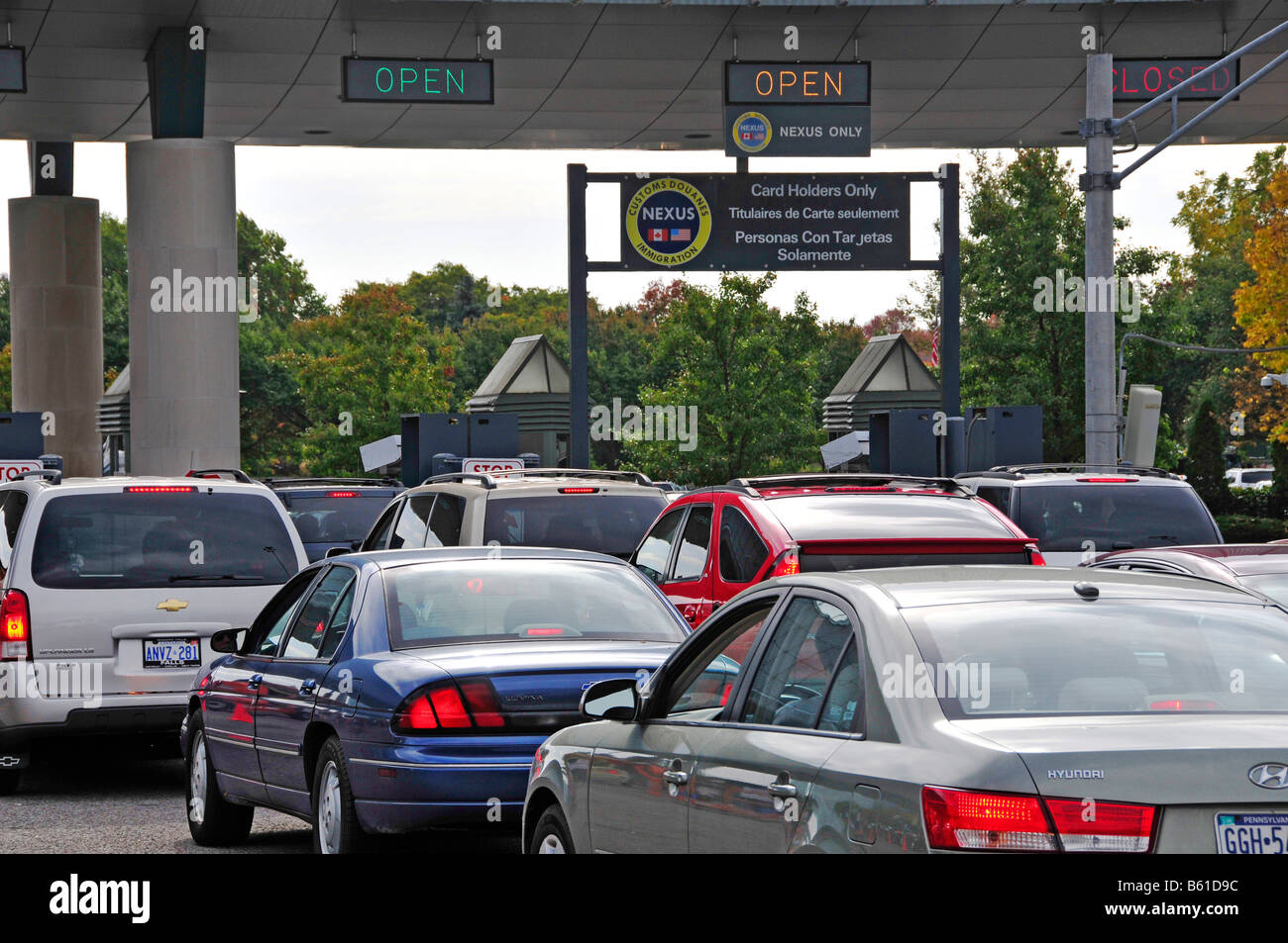 Us canada border check hi-res stock photography and images - Alamy
