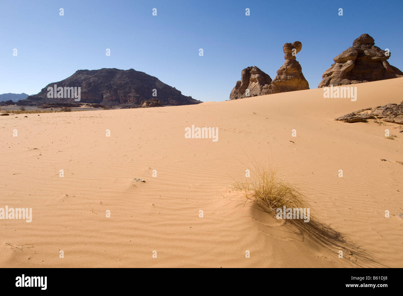 Akakus Sahara desert Fezzan Libya Stock Photo - Alamy