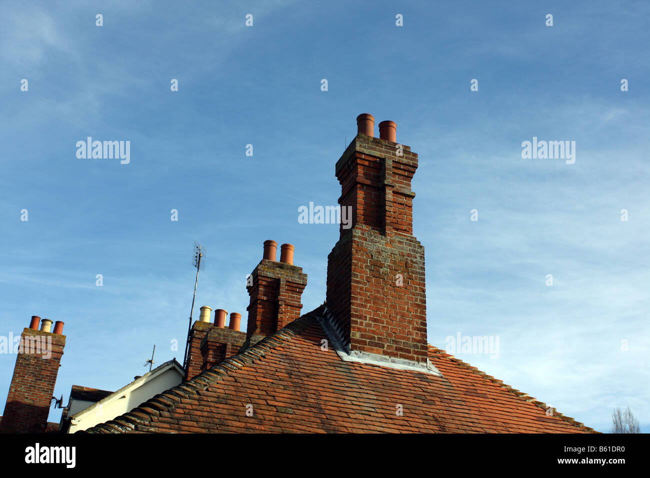 Chimneys smoke uk houses hi-res stock photography and images - Alamy