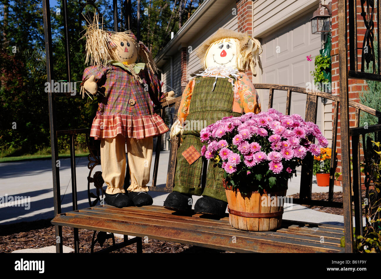 Scarecrow display hi-res stock photography and images - Alamy