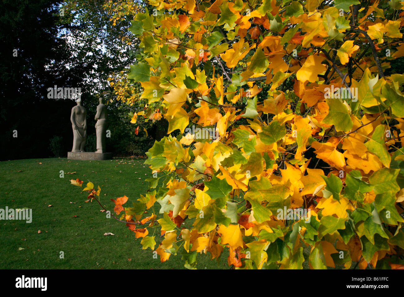 Three Standing Figures sculpture by Henry Moore in Battersea Park ...