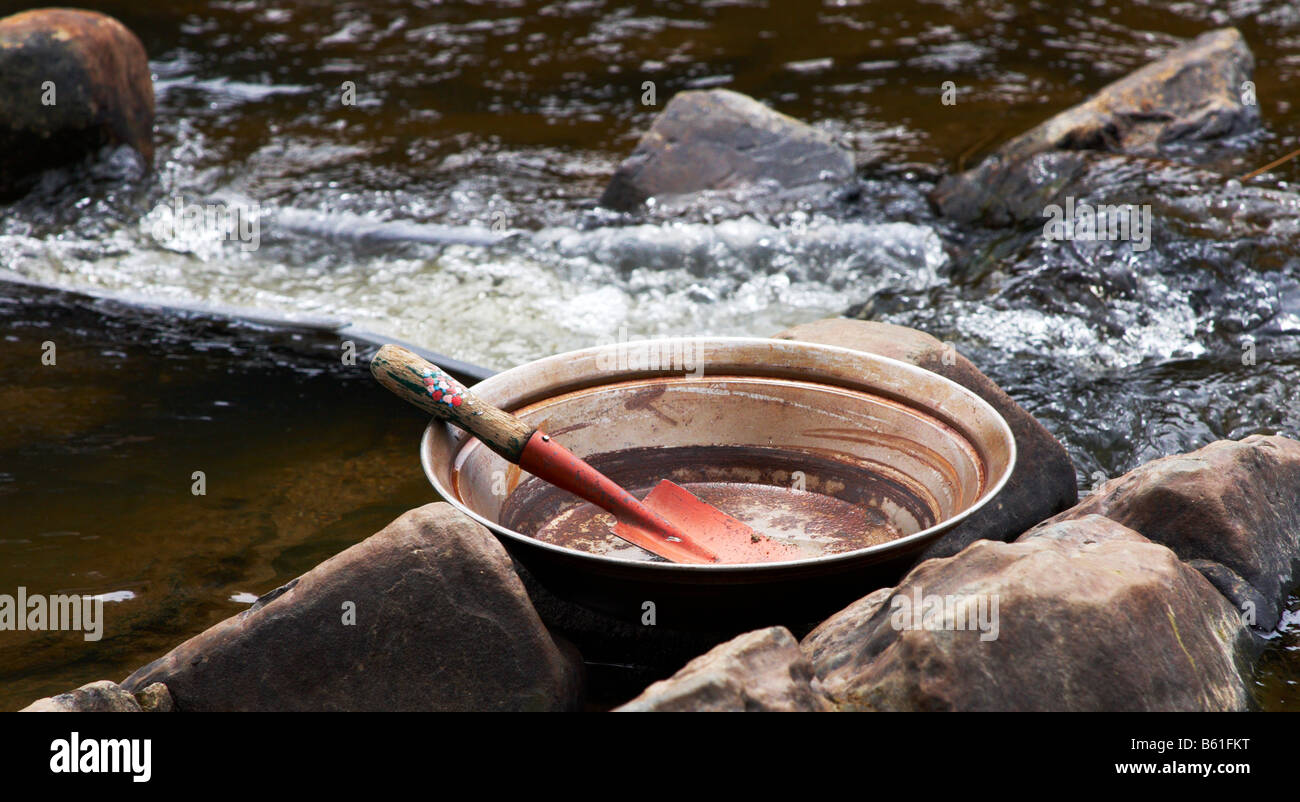 Gold pan hi-res stock photography and images - Alamy