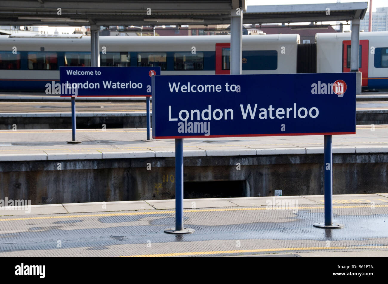 Waterloo station sign hi-res stock photography and images - Alamy