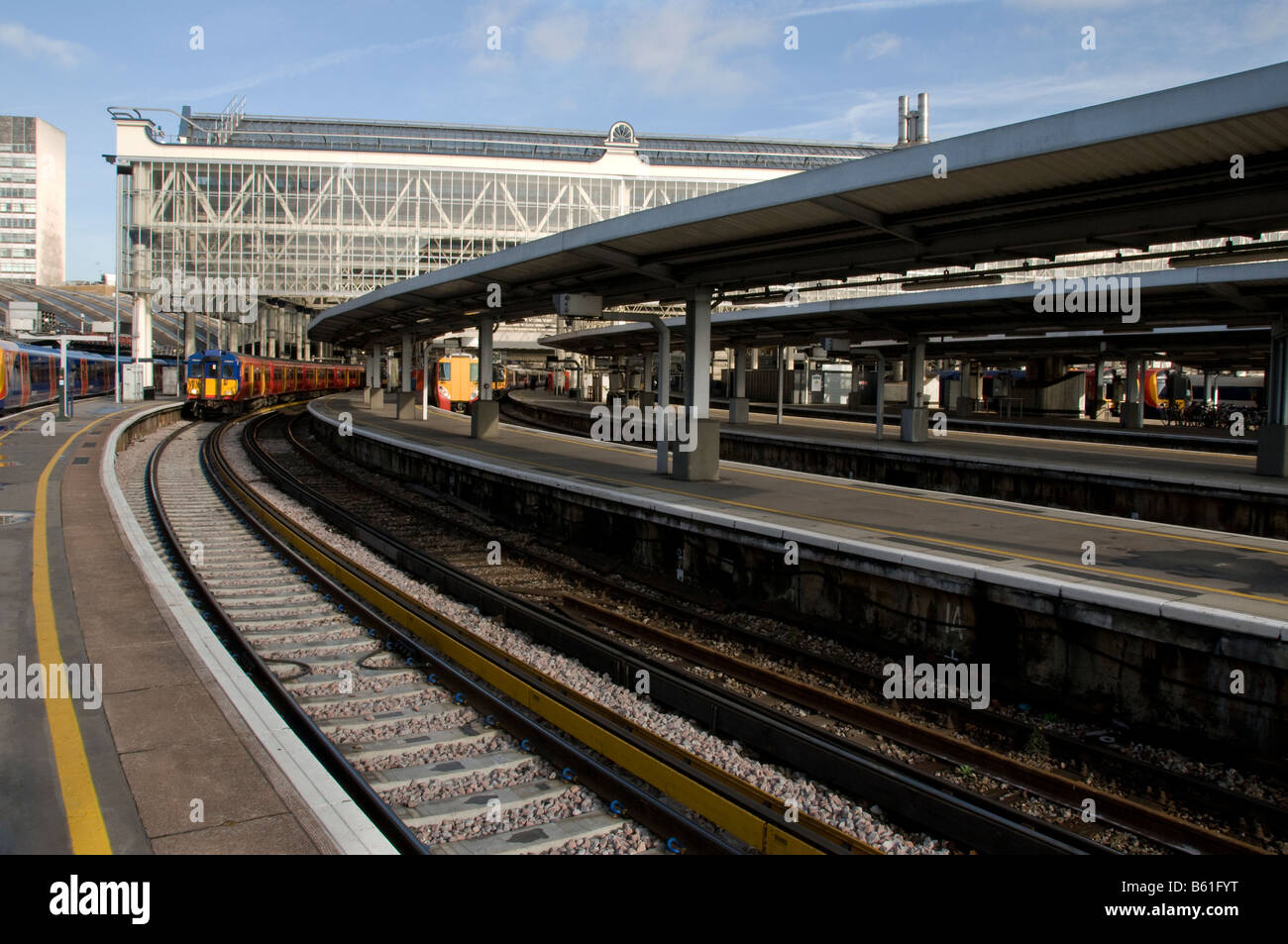 London waterloo railway station hi-res stock photography and images - Alamy