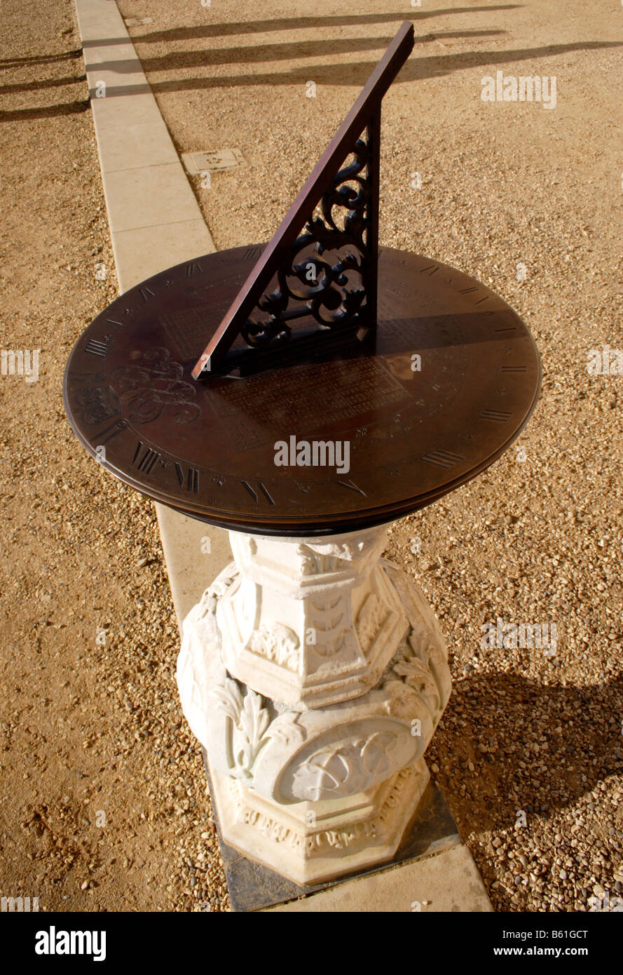 Sundial at Hampton Court Palace Surrey Stock Photo - Alamy