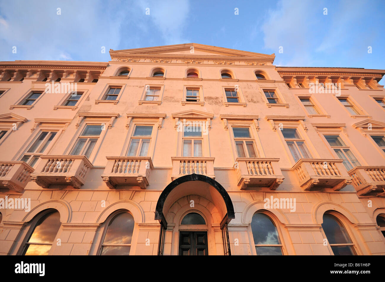 Brighton seafront regency flats hi-res stock photography and images - Alamy
