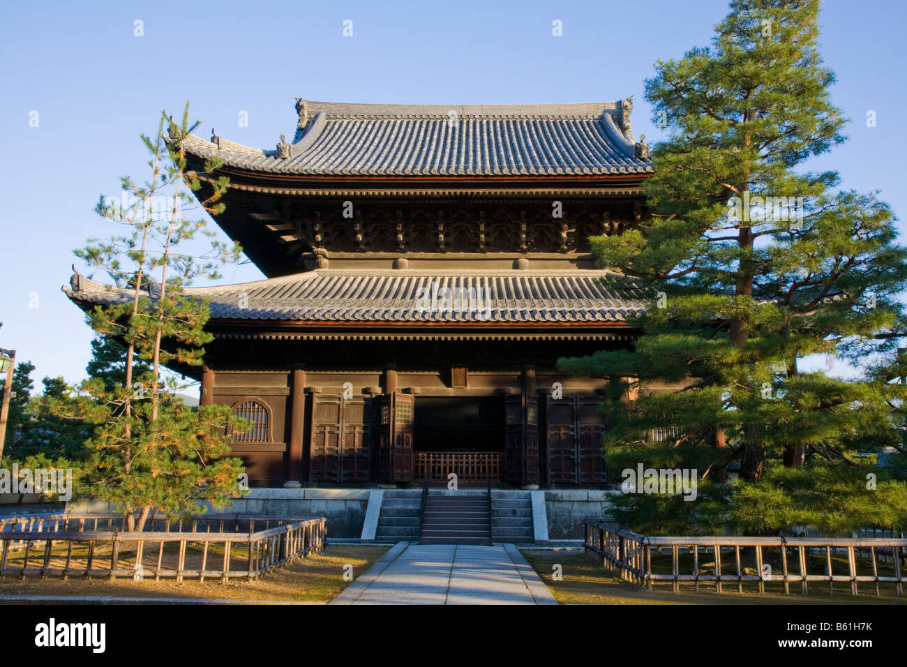Myoshinji gate hi-res stock photography and images - Alamy