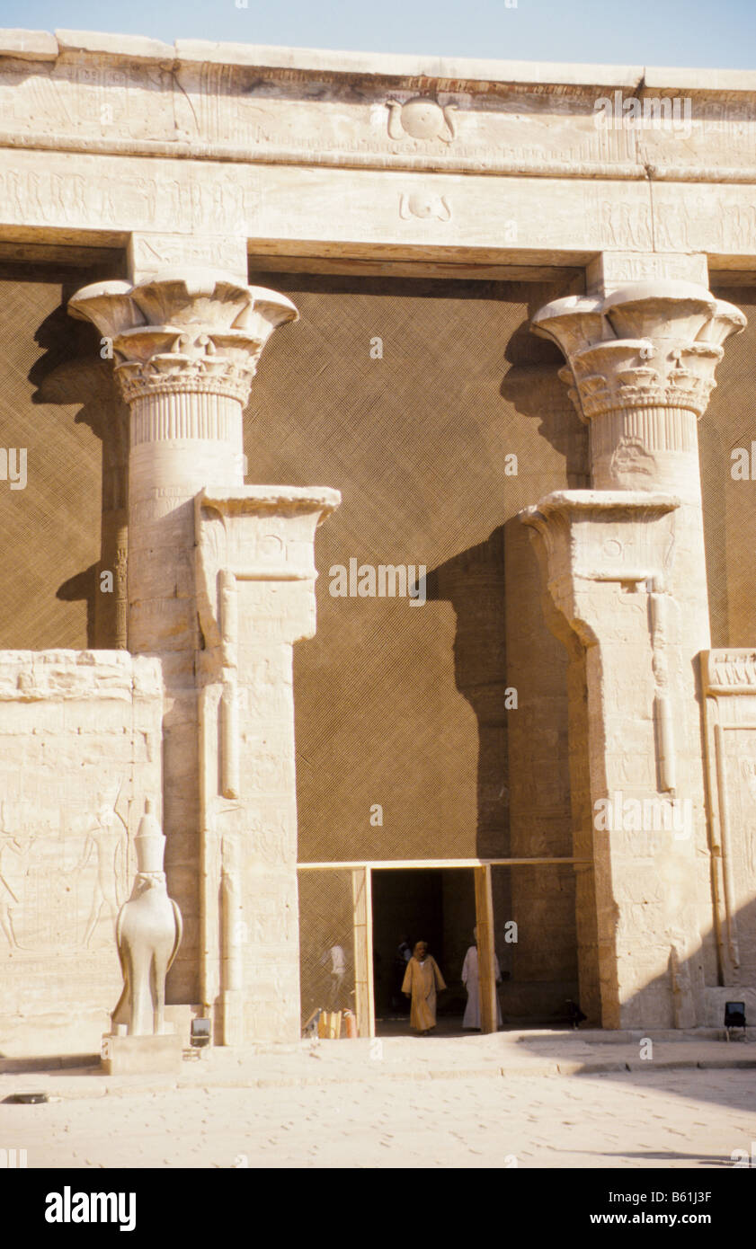 Egypt, Edfu, Temple of Horus, columns at entrance to hypostyle hall Stock Photo - Alamy