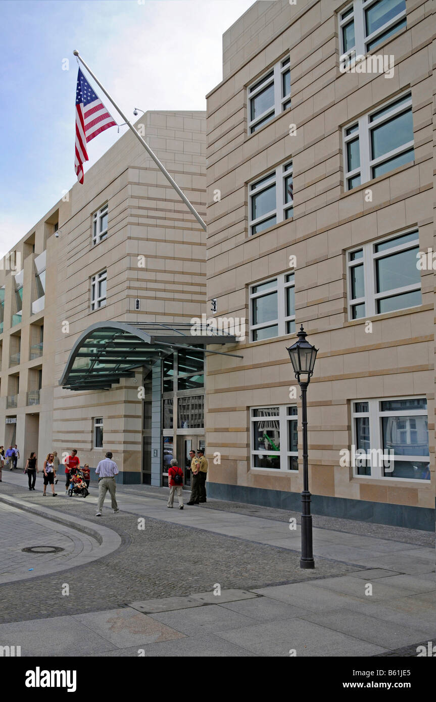 Embassy gate hi-res stock photography and images - Alamy