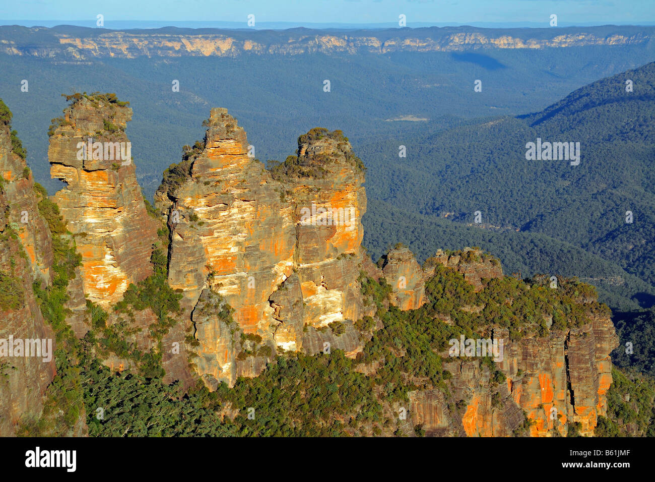 The Three Sisters rock formation in the evening in the Blue Mountains ...