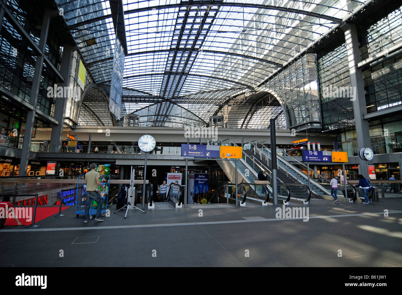 Berlin Hauptbahnhof, Berlin Central Station, Lehrter Station, interior ...