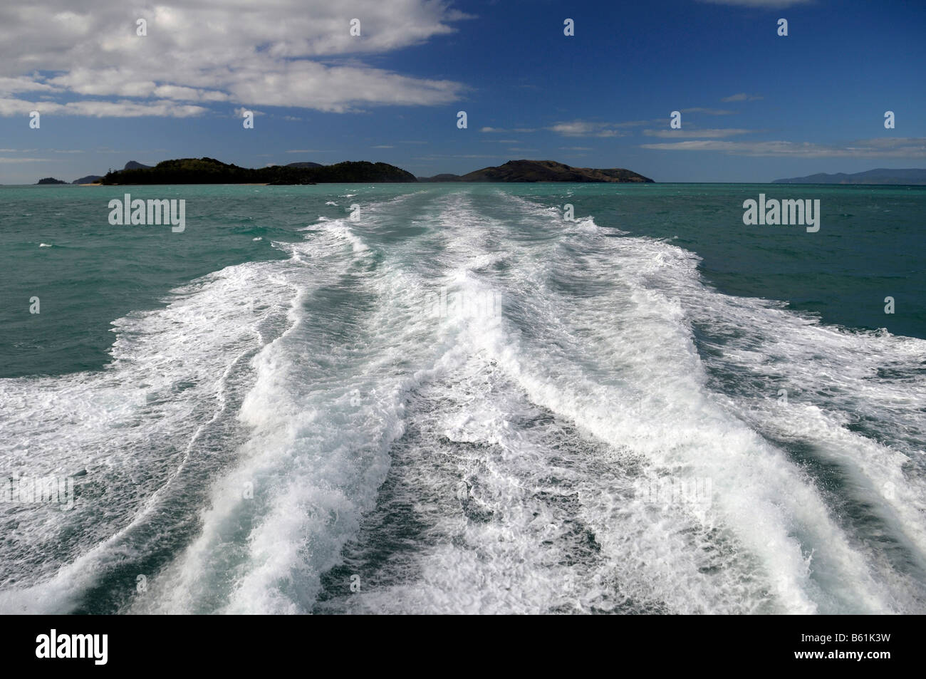 Tail wave of a cruise ship, Queensland, Australia Stock Photo - Alamy