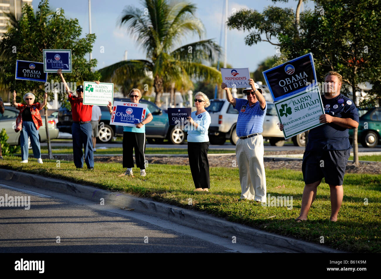 Supporters show signs for Barack Obama for President on busy road Stock ...