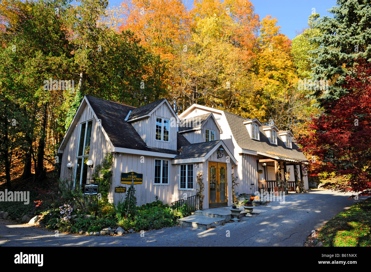 Canada during autumn hi-res stock photography and images - Alamy