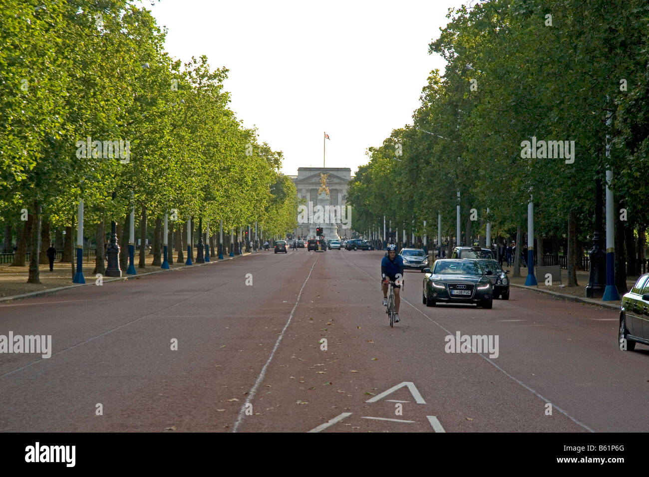 The mall london buckingham palace hi-res stock photography and images ...